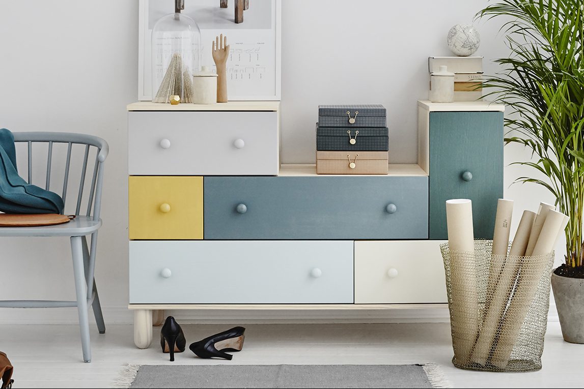 Repaint unpainted dresser – Front with new colours – Anza